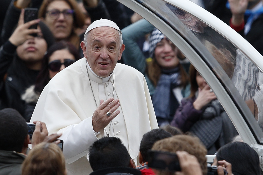 Mass is a time of silence and prayer, not idle chitchat, pope says ...