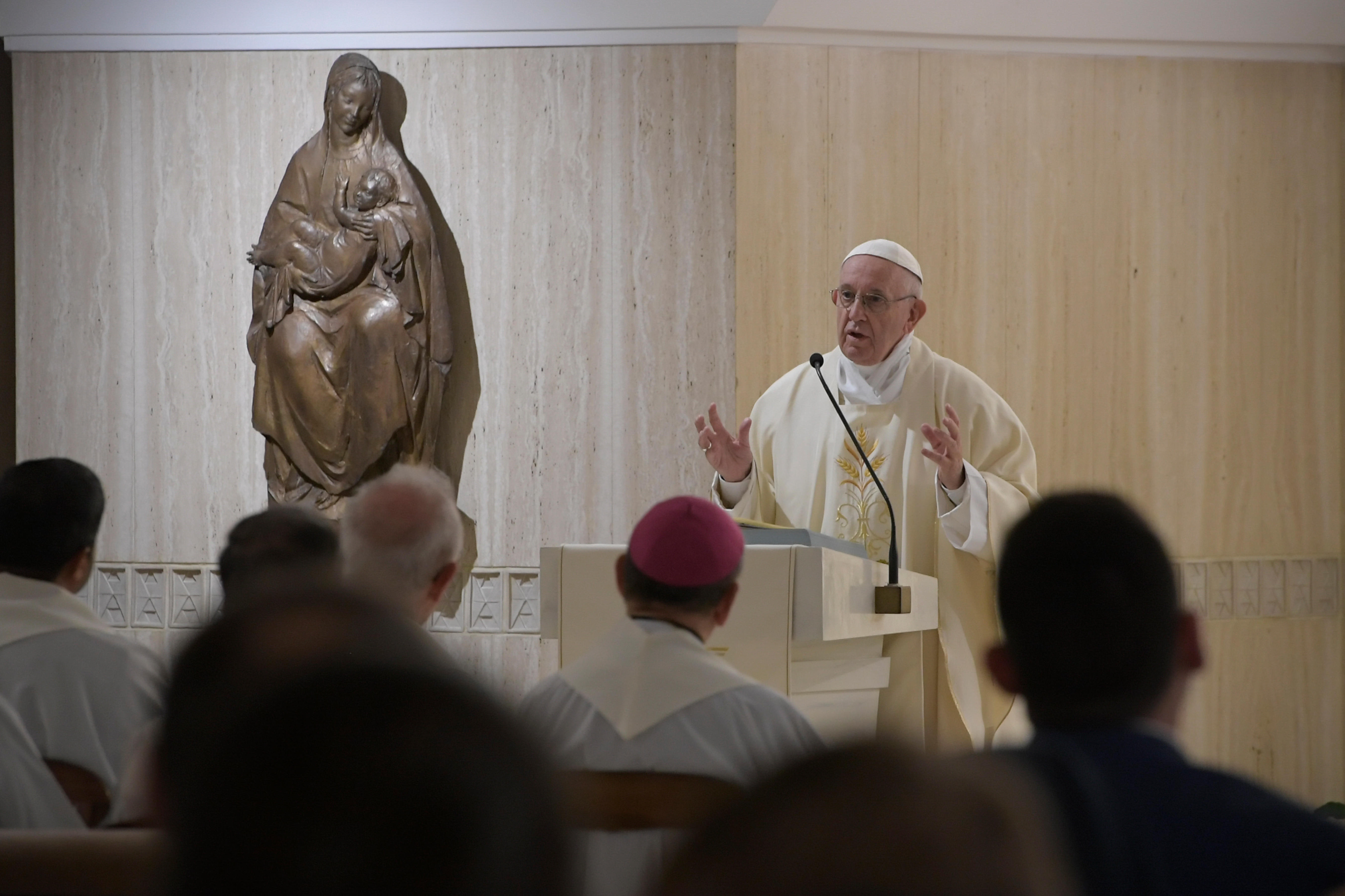 Kingdom based on love, not power, brings true peace, pope says ...