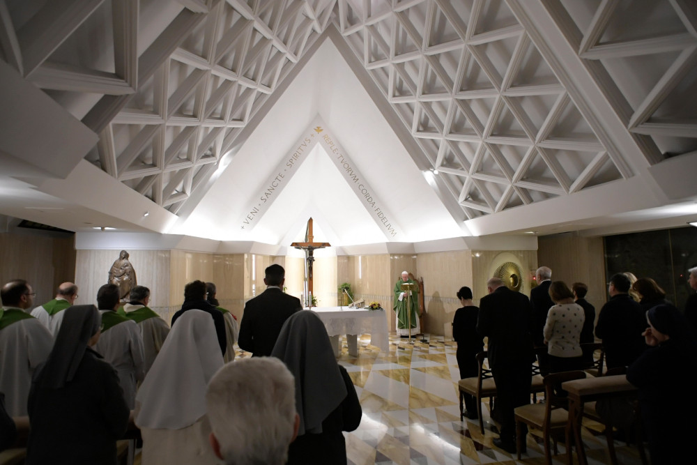 Endure hard times by remembering God's love, his promise, pope says ...