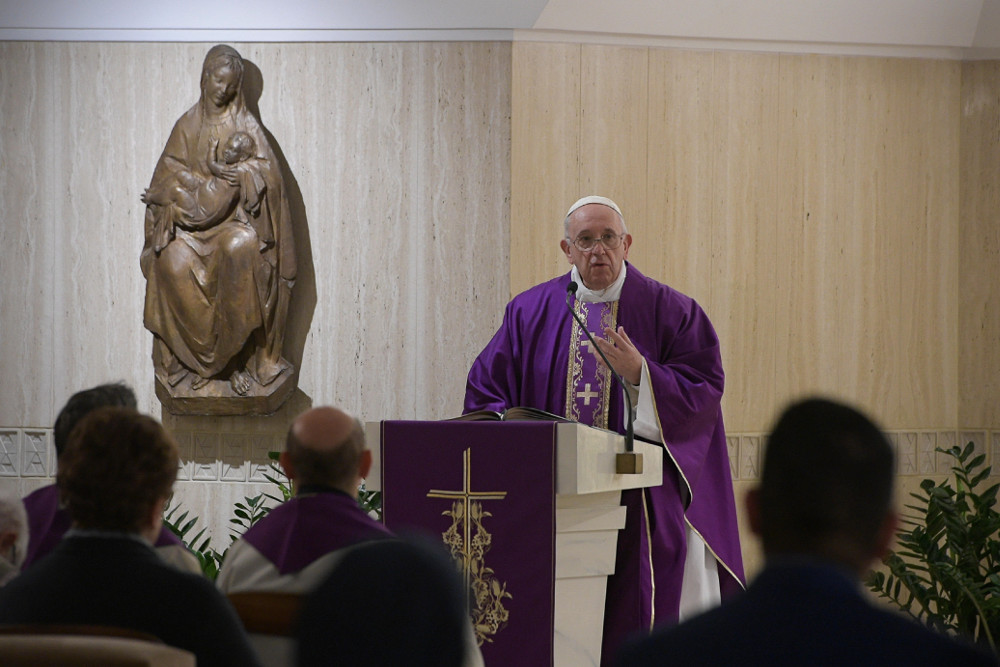 Pray with courage, pope says in morning homily | National Catholic Reporter