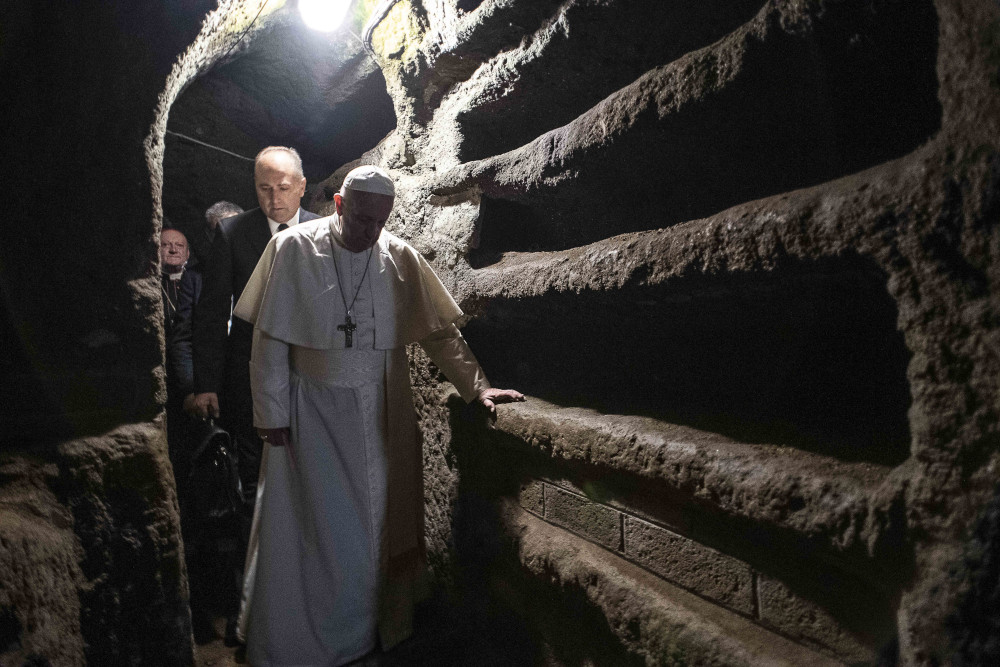 Celebrating Mass in catacombs, pope recalls all persecuted Christians ...