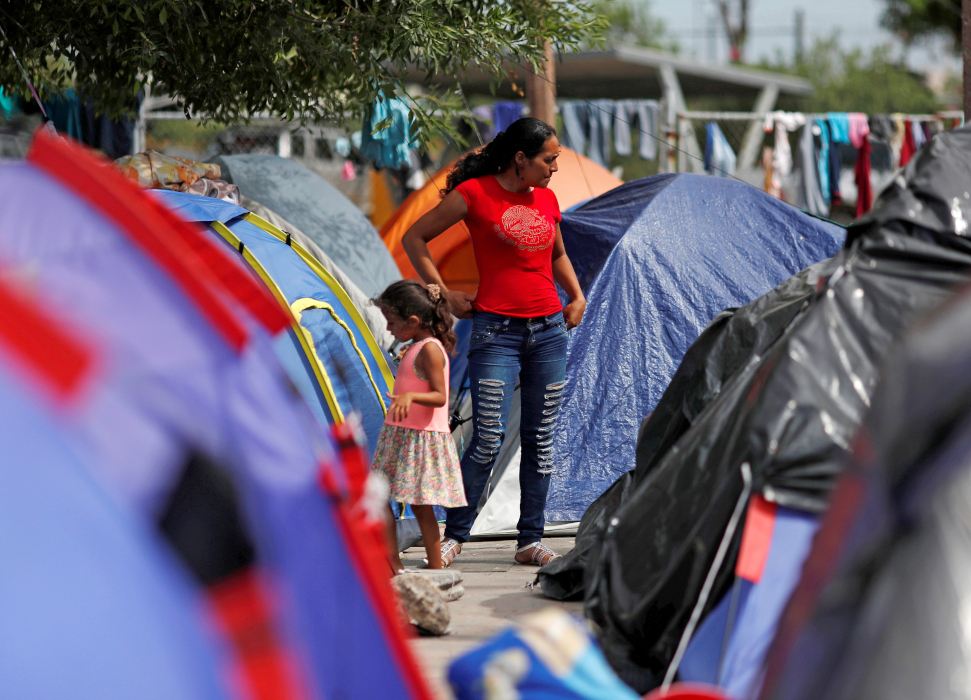 At year's end, humanitarian aid for migrants moves across border ...