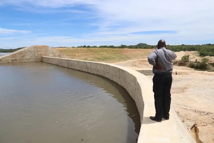 Zimbabwe diocese rebuilds dam in response to climate change, water ...