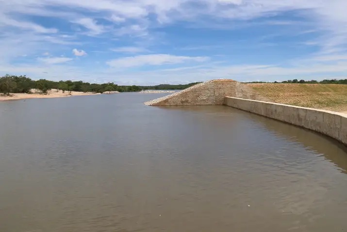 Zimbabwe diocese rebuilds dam in response to climate change, water ...