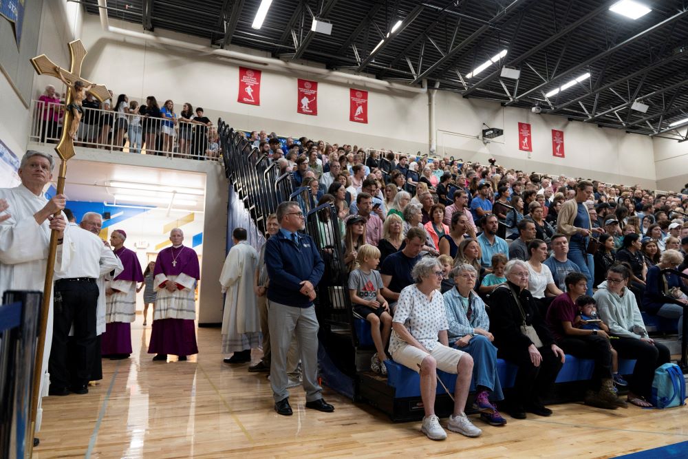 Thousands grieve at vigil following deadly shooting at Catholic church ...