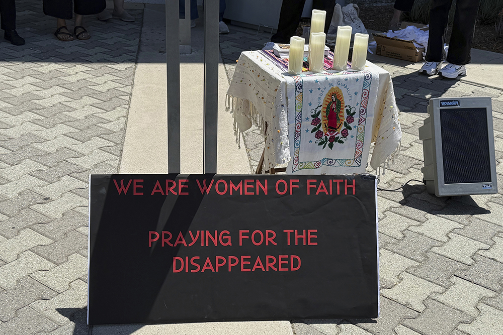 Faith leaders rally to support immigrants facing deportation in ...