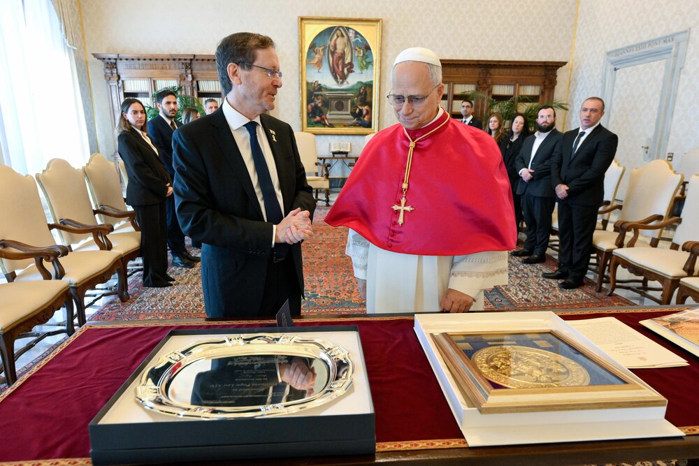 Pope meets Israeli president, discusses 'tragic' situation in Gaza ...
