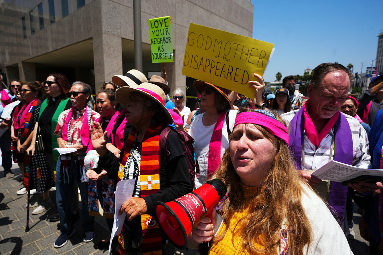 In Chicago, clergy and faith-based protesters say ICE is threatening ...