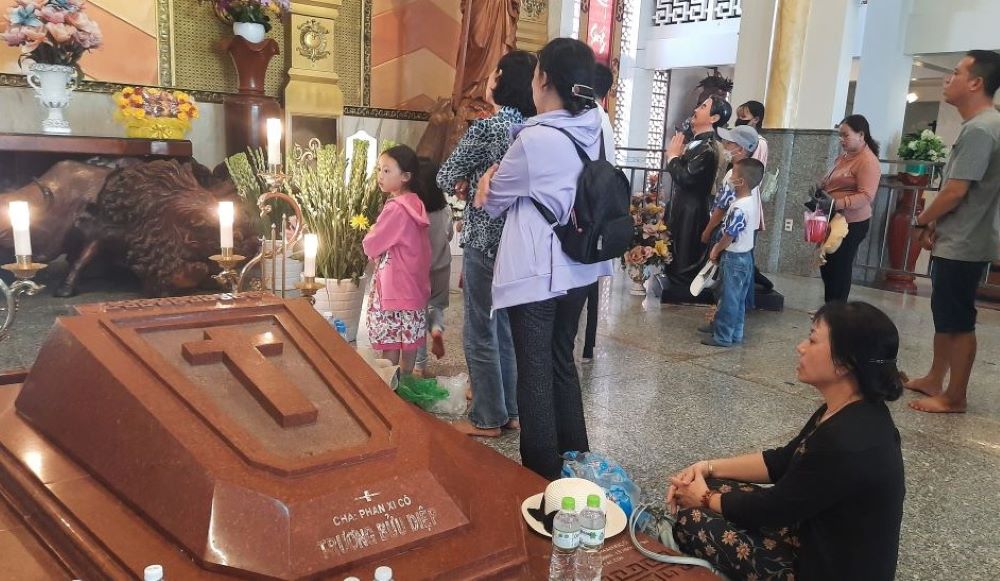 Vatican sets beatification for Vietnamese priest long believed slain by ...