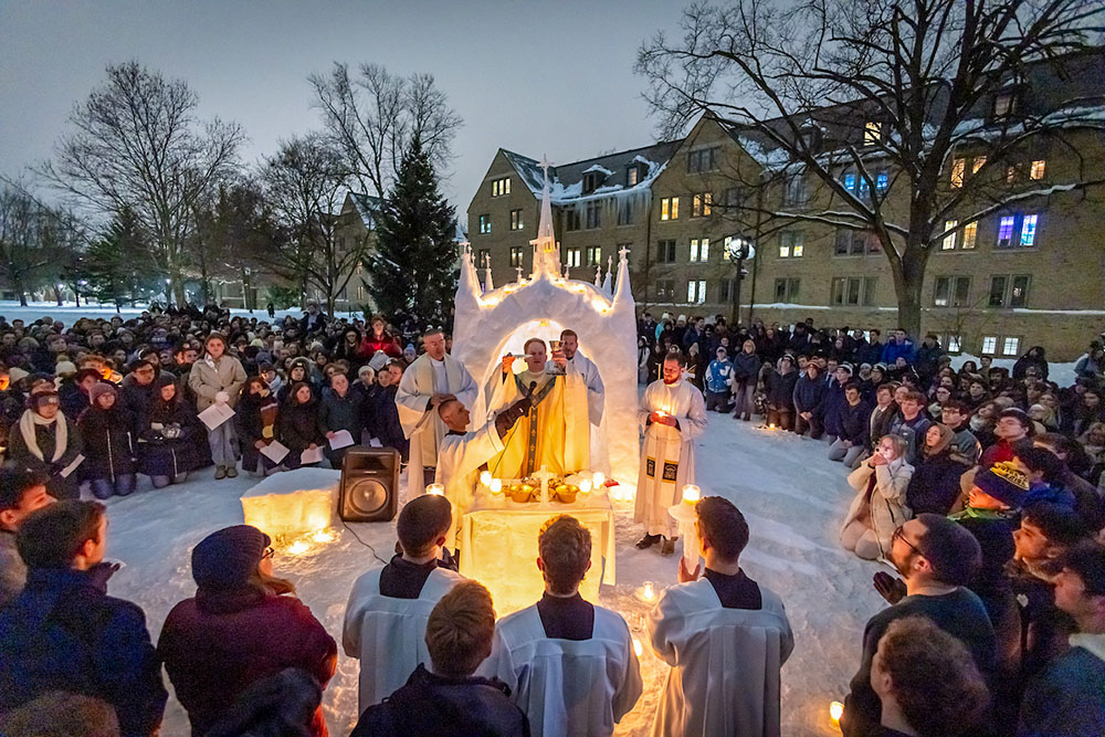 At Notre Dame, student-built ice chapel draws 2,000 to snowy outdoor ...