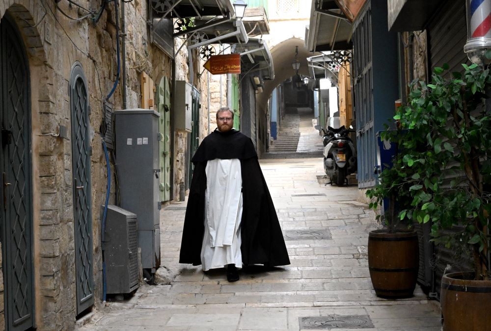 Jerusalem's Holy Week embraced with silent prayer, intimate liturgies ...