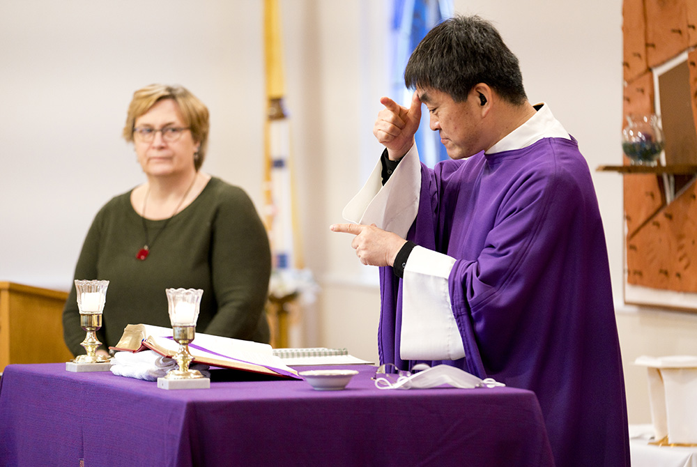 Gallaudet University's new deaf priest a sign of renewal | National ...