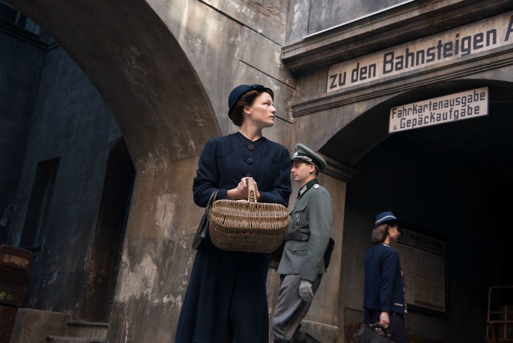 Becoming Fani Jägerstätter: Actress Valerie Pachner talks about her ...