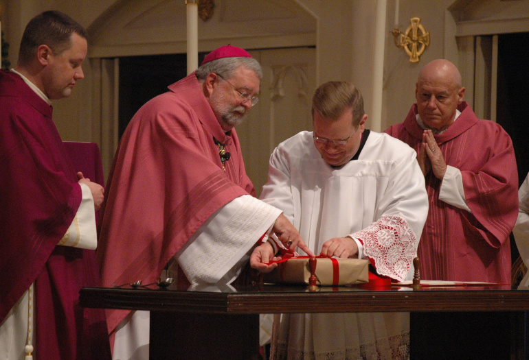 Vatican medical experts OK reported miracle attributed to archbishop ...