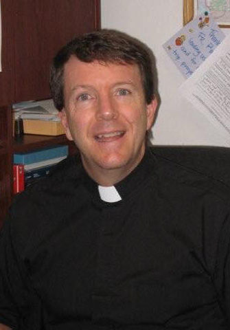 Oregon priest leaves Catholic church, files legal demand for personnel ...