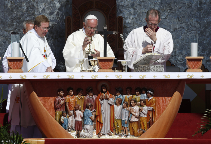 Eucharistic sharing is call to mission, to feeding the poor, pope says ...