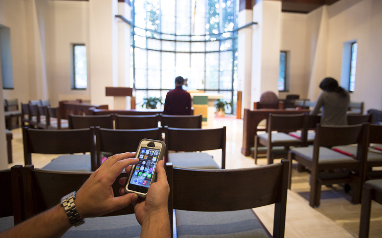 R U texting in church? Put the phone down! | National Catholic Reporter