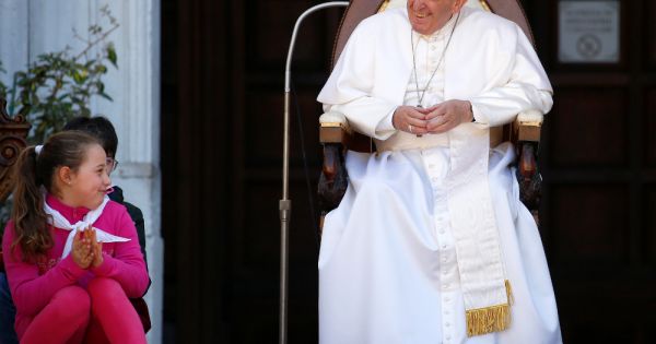 Mary inspires, assists those seeking their vocation, pope says ...