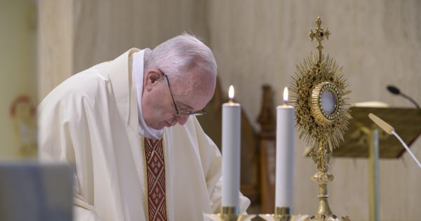 Pope prays for anonymous victims of coronavirus | National Catholic ...