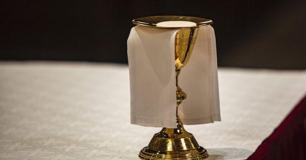 Priests' group objects to 'camouflaged' use of Eucharist as a weapon ...