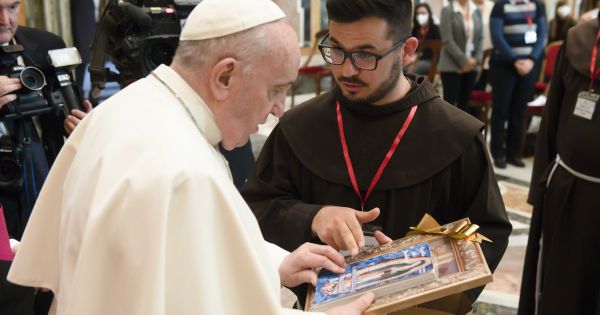 Pope: Communication must build communion, fraternity | National ...