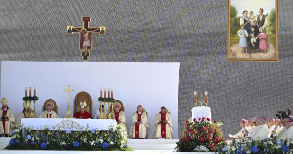 Vatican beatifies a Polish family of 9 killed by the Nazis for ...