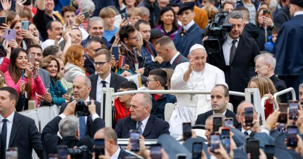 Pope Francis meets leaders of LGBTQ 'Rainbow Catholics' coalition ...