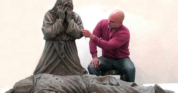 Ahead of Good Friday, Chicago parish unveils Christ statue mourning gun ...