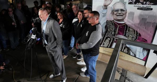 Right off the bat, White Sox honor baseball fan Pope Leo XIV | National ...