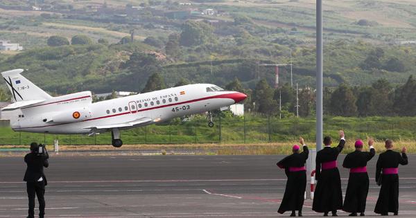 Pope Leo hitches ride to Rome on Spanish king's plane | National ...