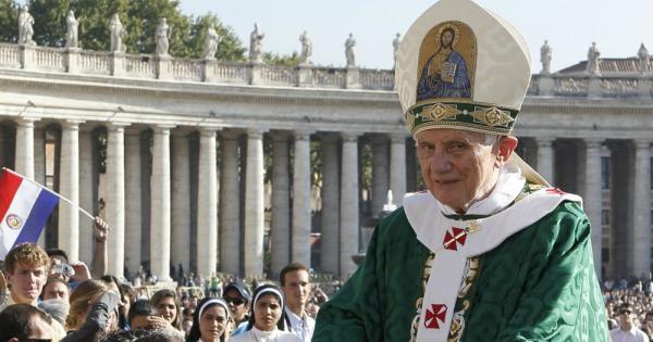 Benedict, a pope who shaped his times but didn't tower over them, dies ...