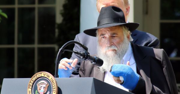 Trump, rabbi of attacked synagogue observe National Day of Prayer at ...