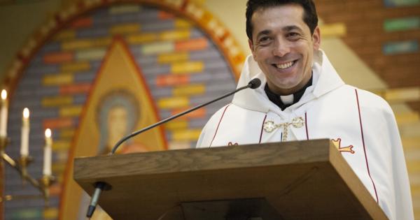 The married priest debate | National Catholic Reporter