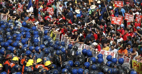 Manila protesters call for end to APEC | National Catholic Reporter