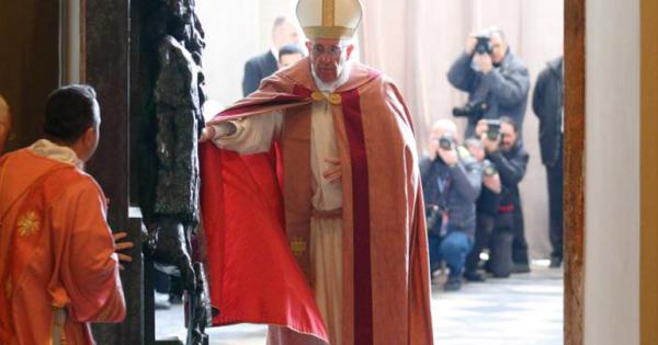 The pope's personal encounters with mercy | National Catholic Reporter