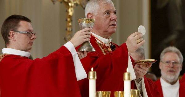 Cardinal Muller: Four cardinals challenging pope are harming the church ...