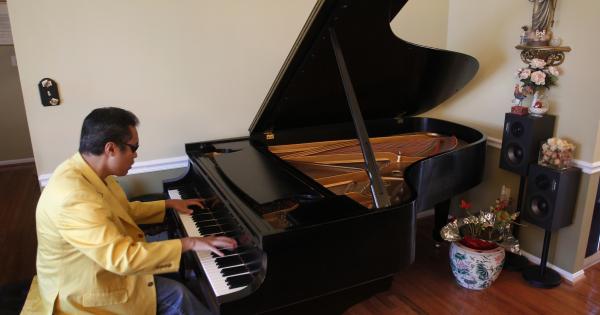 Blind singer-pianist says he relies on God to be his eyes | National ...
