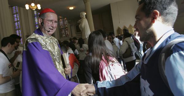 Cardinal Mahony's vote in papal conclave stirs ire, shrugs | National ...