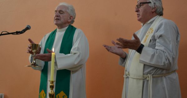 Redemptorist Fr. Tony Flannery celebrates Mass after five-year ban ...