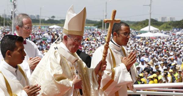 In Ecuador, Francis calls for intense prayer for 'miracle' at synod ...
