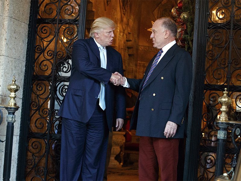 Jewish Trump supporters resist calls to renounce the president ...